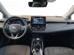 Grey Toyota Corolla 2019 in Riga, with an engine capacity of 1.60 L and mileage of 148 thousand km for 13590 €, photo 9 on AUTOMOTO.COM.LV