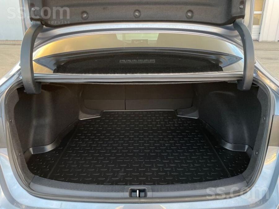 Grey Toyota Corolla 2019 in Riga, with an engine capacity of 1.60 L and mileage of 148 thousand km for 13590 €, photo 11 on AUTOMOTO.COM.LV