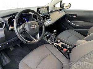Grey Toyota Corolla 2019 in Riga, with an engine capacity of 1.60 L and mileage of 148 thousand km for 13590 €, photo 12 on AUTOMOTO.COM.LV