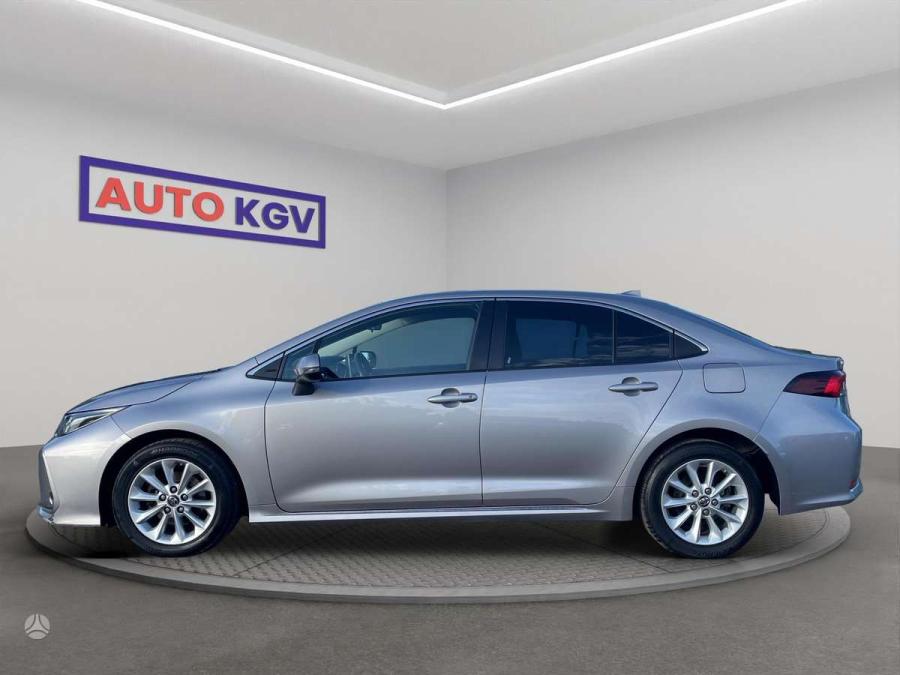Grey Toyota Corolla 2019 in Vilnius, with an engine capacity of 1.60 L and mileage of 83 thousand km for 13999 €, photo 3 on AUTOMOTO.COM.LV