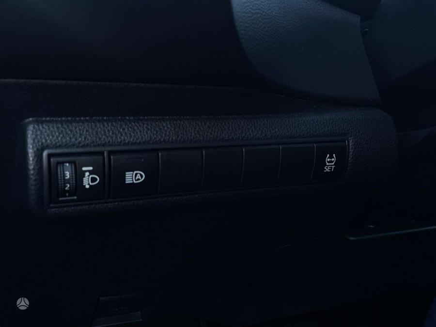 Grey Toyota Corolla 2019 in Vilnius, with an engine capacity of 1.60 L and mileage of 83 thousand km for 13999 €, photo 21 on AUTOMOTO.COM.LV