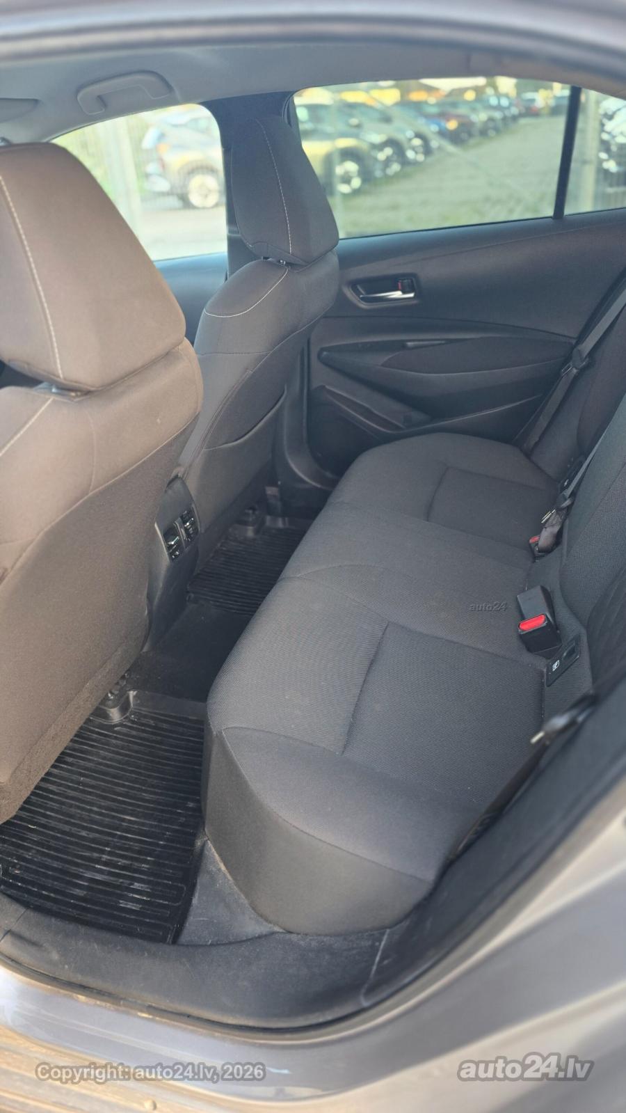 Pelēks Toyota Corolla 2019 Tallina, ar dzinēja tilpumu 1.60 L un nobraukumu 194 tūkst. km par 12300 €, foto 14 vietnē AUTOMOTO.COM.LV