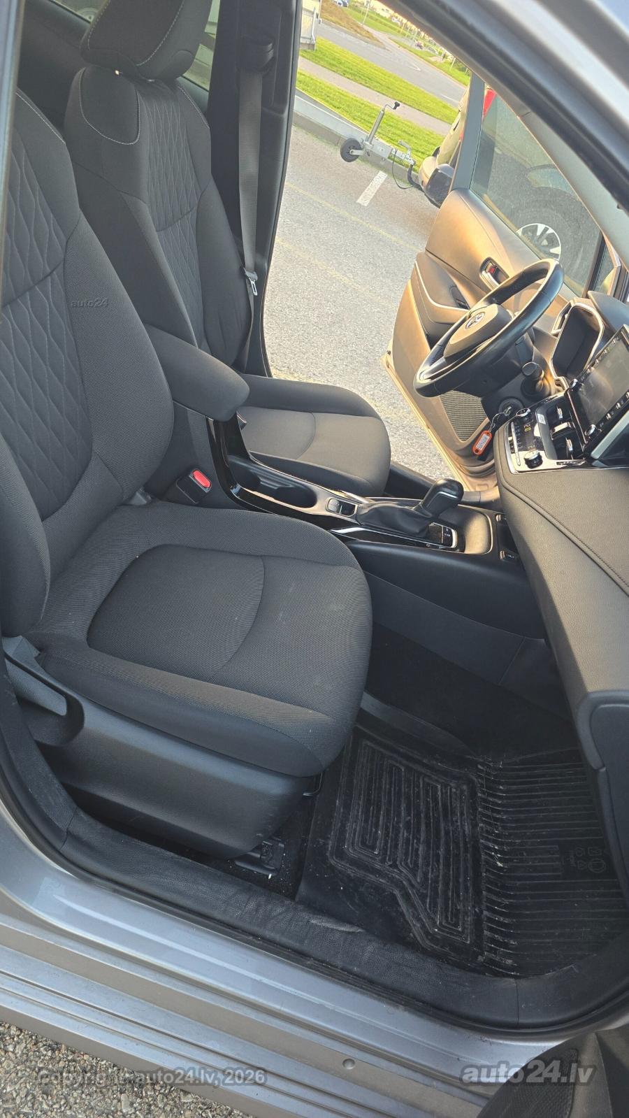 Pelēks Toyota Corolla 2019 Tallina, ar dzinēja tilpumu 1.60 L un nobraukumu 194 tūkst. km par 12300 €, foto 17 vietnē AUTOMOTO.COM.LV