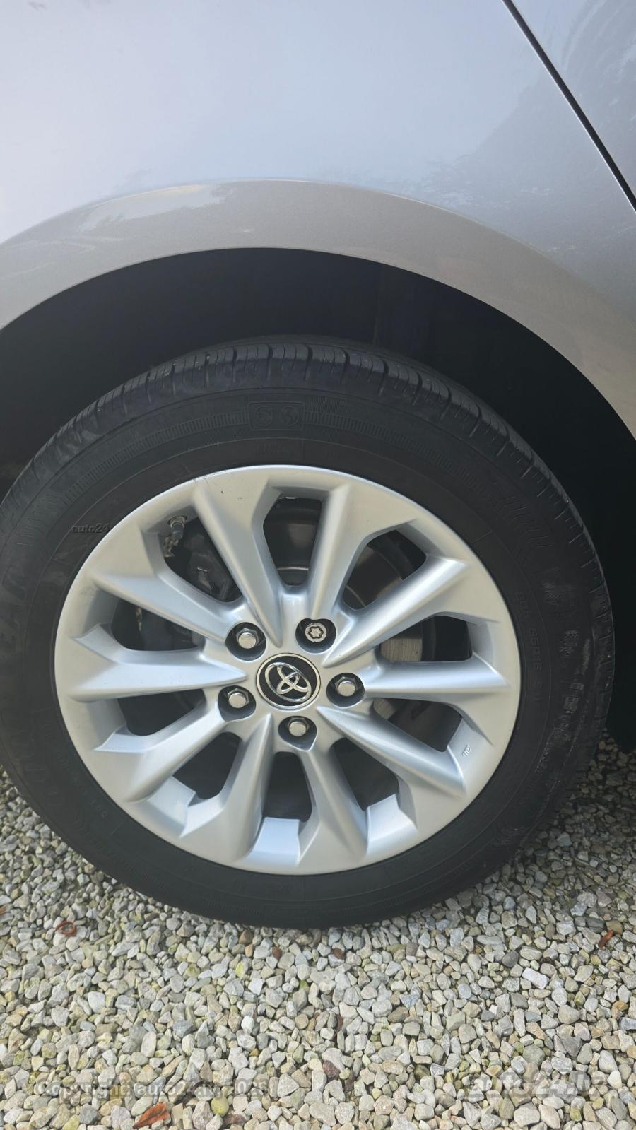Pelēks Toyota Corolla 2019 Tallina, ar dzinēja tilpumu 1.60 L un nobraukumu 194 tūkst. km par 12300 €, foto 23 vietnē AUTOMOTO.COM.LV