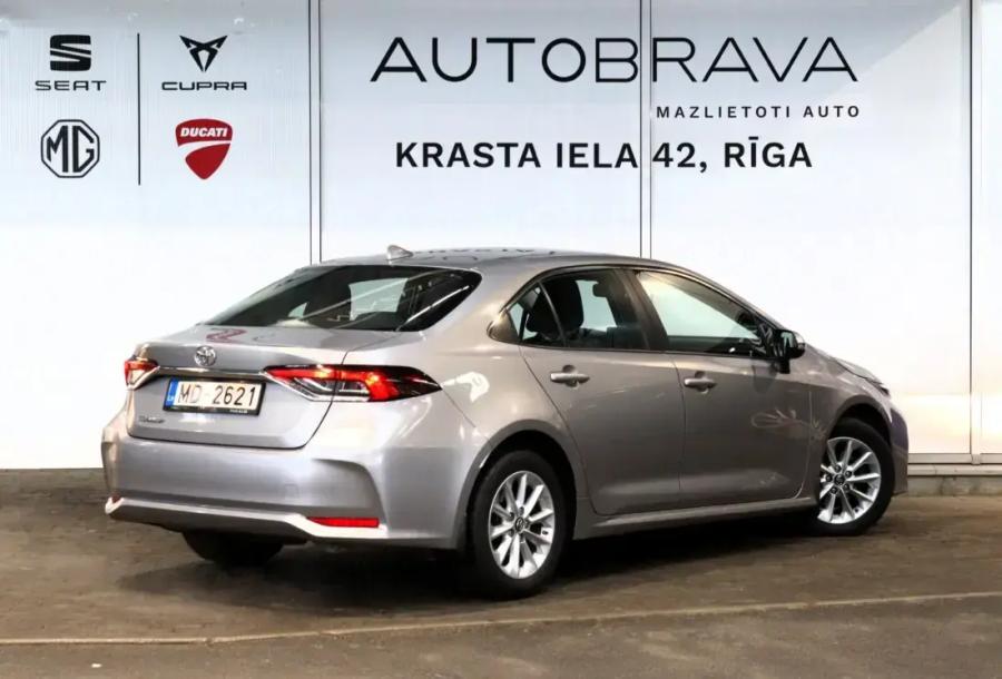 Grey Toyota Corolla 2019 in Riga, with an engine capacity of 1.60 L and mileage of 115 thousand km for 14990 €, photo 3 on AUTOMOTO.COM.LV