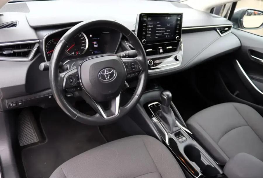 Grey Toyota Corolla 2019 in Riga, with an engine capacity of 1.60 L and mileage of 115 thousand km for 14990 €, photo 5 on AUTOMOTO.COM.LV