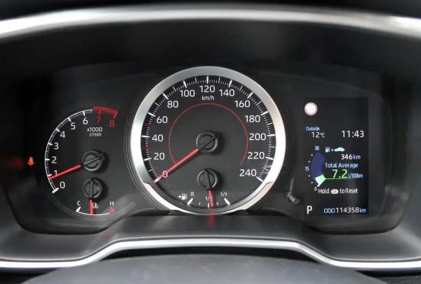 Тойота Королла 2019 в Рига на AUTOMOTO.COM.LV Серый Тойота Королла 2019 в Рига, объемом двигателя 1.60 л и пробегом 115 тыс. км за 14990 €, фото 7 на AUTOMOTO.COM.LV