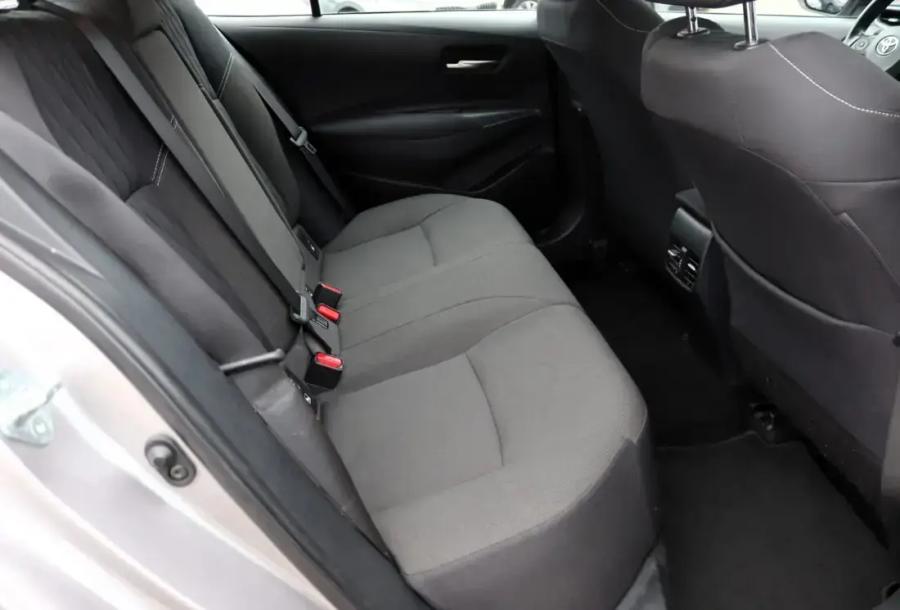 Grey Toyota Corolla 2019 in Riga, with an engine capacity of 1.60 L and mileage of 115 thousand km for 14990 €, photo 8 on AUTOMOTO.COM.LV