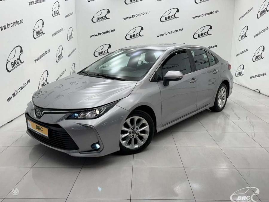 Grey Toyota Corolla 2020 in Vilnius, with an engine capacity of 1.60 L and mileage of 185 thousand km for 11950 €, photo 1 on AUTOMOTO.COM.LV