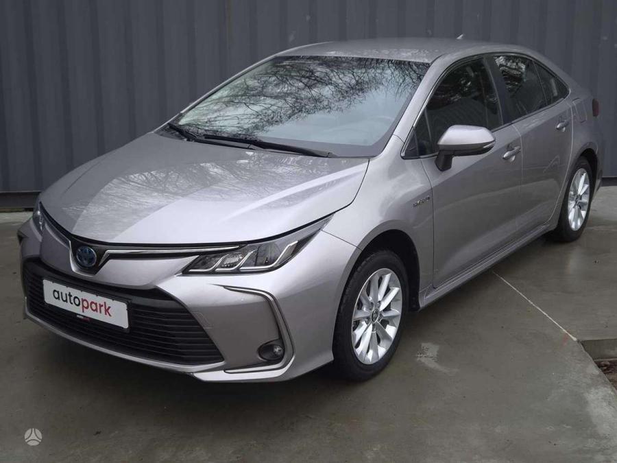 Grey Toyota Corolla 2020 in Vilnius, with an engine capacity of 1.80 L and mileage of 103 thousand km for 17500 €, photo 1 on AUTOMOTO.COM.LV