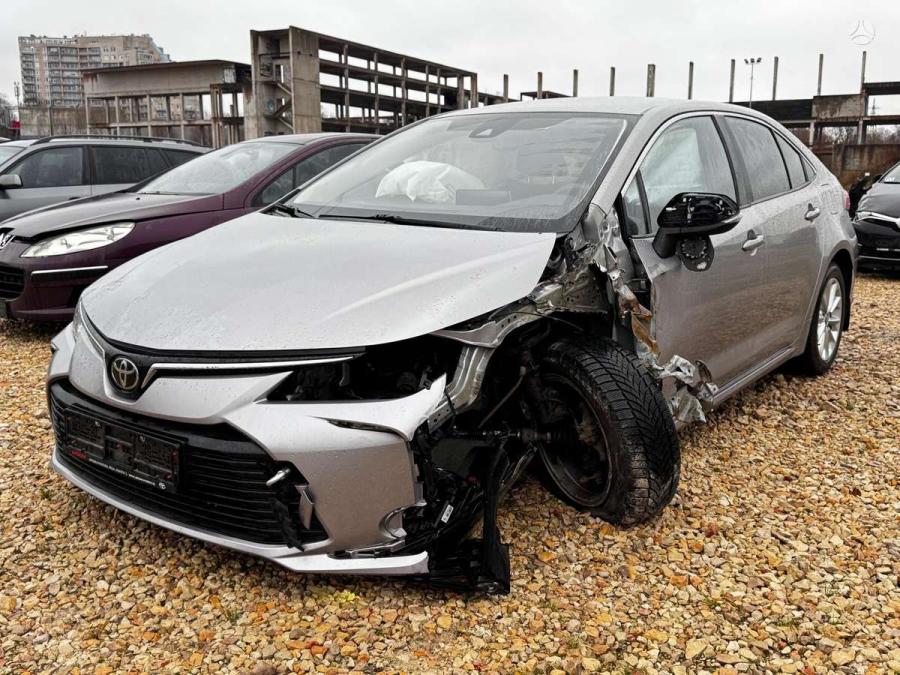 Pelēks Toyota Corolla 2020 Rīga, ar dzinēja tilpumu 1.60 L un nobraukumu 42 tūkst. km par 6950 €, foto 1 vietnē AUTOMOTO.COM.LV