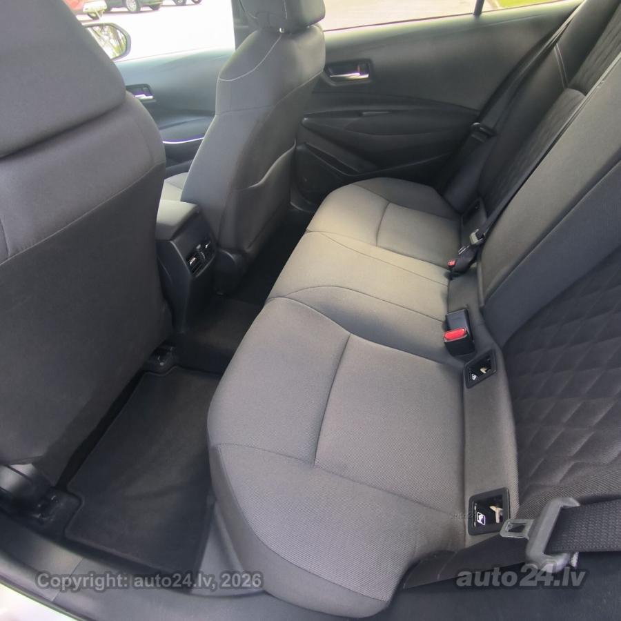 Pelēks Toyota Corolla 2020 Tallina, ar dzinēja tilpumu 1.60 L un nobraukumu 59 tūkst. km par 18300 €, foto 10 vietnē AUTOMOTO.COM.LV