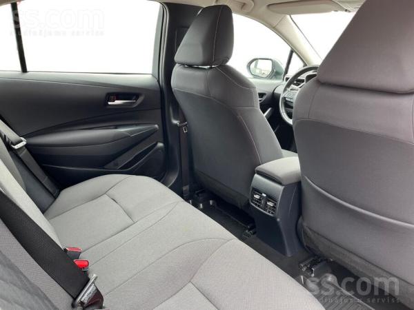 Pelēks Toyota Corolla 2020 Rīga, ar dzinēja tilpumu 1.60 L un nobraukumu 151 tūkst. km par 15490 €, foto 6 vietnē AUTOMOTO.COM.LV
