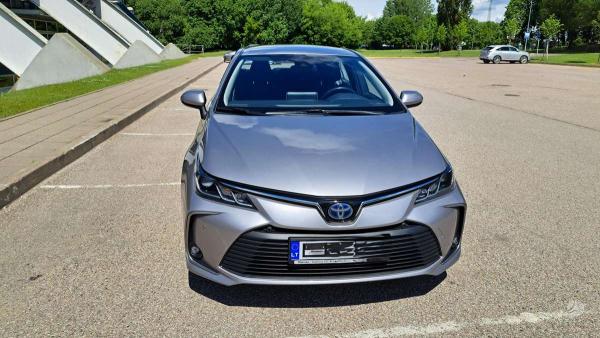 Pelēks Toyota Corolla 2020 Viļņa, ar dzinēja tilpumu 1.80 L un nobraukumu 71 tūkst. km par 18300 €, foto 3 vietnē AUTOMOTO.COM.LV