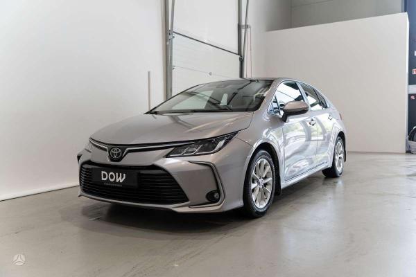 Grey Toyota Corolla 2020 in Vilnius, with an engine capacity of 1.60 L and mileage of 69 thousand km for 15900 €, photo 2 on AUTOMOTO.COM.LV