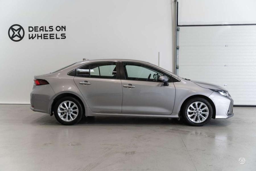 Pelēks Toyota Corolla 2020 Viļņa, ar dzinēja tilpumu 1.60 L un nobraukumu 69 tūkst. km par 15900 €, foto 4 vietnē AUTOMOTO.COM.LV