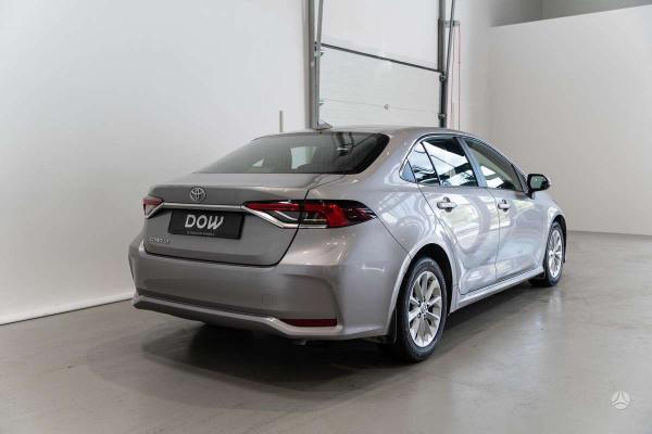 Grey Toyota Corolla 2020 in Vilnius, with an engine capacity of 1.60 L and mileage of 69 thousand km for 15900 €, photo 5 on AUTOMOTO.COM.LV