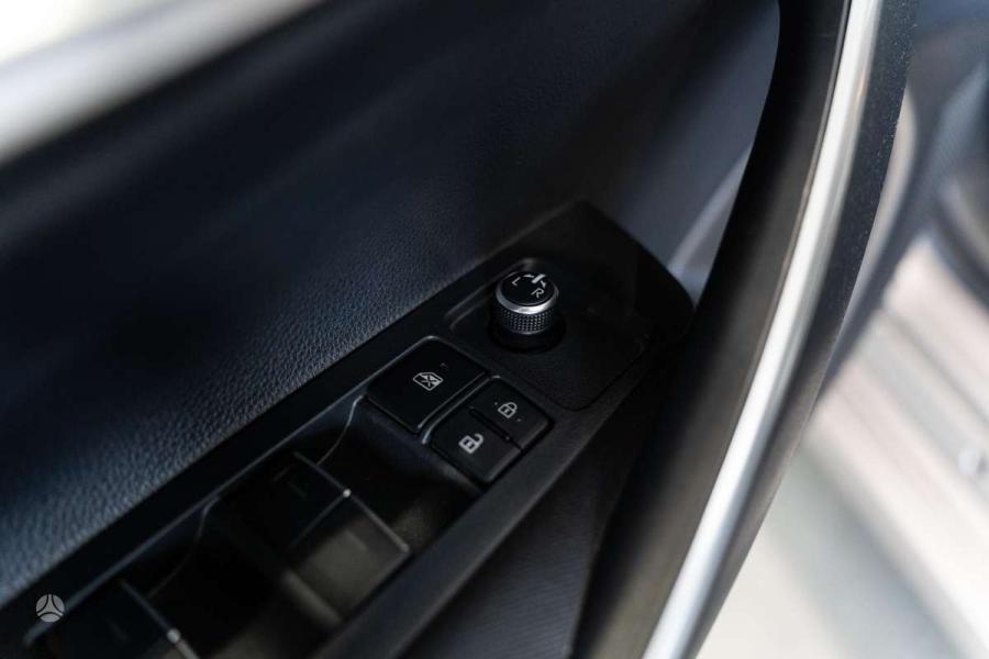 Pelēks Toyota Corolla 2020 Viļņa, ar dzinēja tilpumu 1.60 L un nobraukumu 69 tūkst. km par 15900 €, foto 11 vietnē AUTOMOTO.COM.LV
