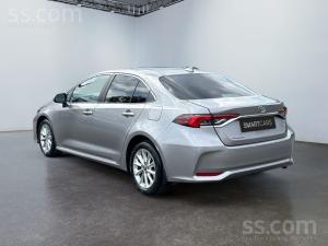 Grey Toyota Corolla 2020 in Riga, with an engine capacity of 1.60 L and mileage of 43 thousand km for 16150 €, photo 4 on AUTOMOTO.COM.LV