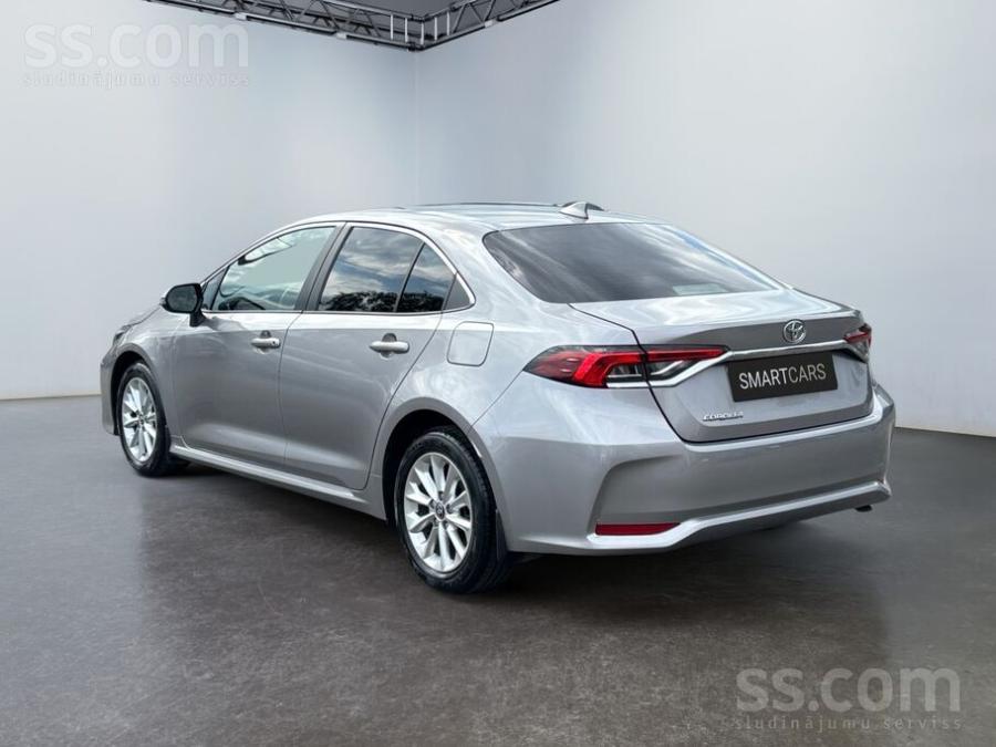 Grey Toyota Corolla 2020 in Riga, with an engine capacity of 1.60 L and mileage of 43 thousand km for 16150 €, photo 4 on AUTOMOTO.COM.LV