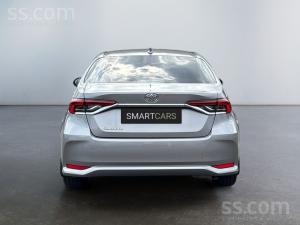 Grey Toyota Corolla 2020 in Riga, with an engine capacity of 1.60 L and mileage of 43 thousand km for 16150 €, photo 5 on AUTOMOTO.COM.LV