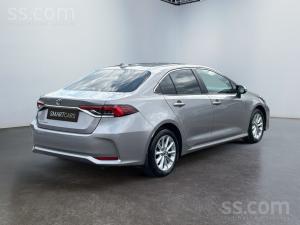 Grey Toyota Corolla 2020 in Riga, with an engine capacity of 1.60 L and mileage of 43 thousand km for 16150 €, photo 6 on AUTOMOTO.COM.LV