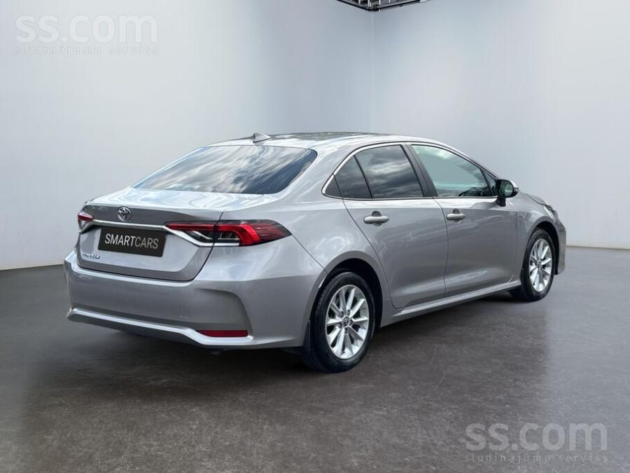 Grey Toyota Corolla 2020 in Riga, with an engine capacity of 1.60 L and mileage of 43 thousand km for 16150 €, photo 6 on AUTOMOTO.COM.LV