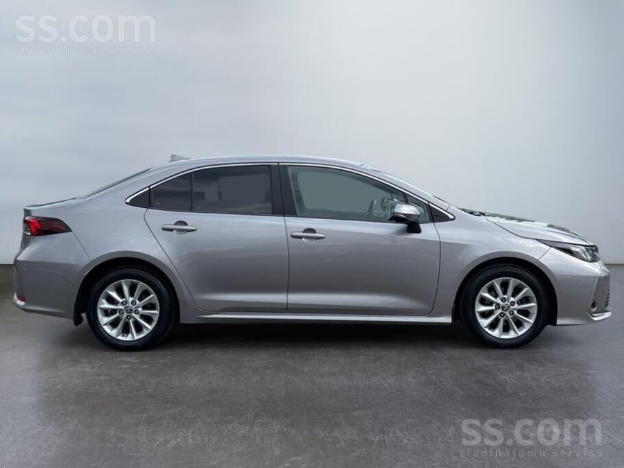Grey Toyota Corolla 2020 in Riga, with an engine capacity of 1.60 L and mileage of 43 thousand km for 16150 €, photo 7 on AUTOMOTO.COM.LV