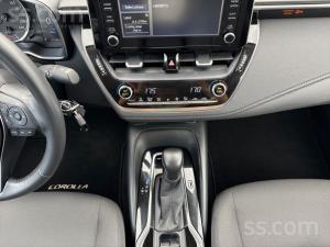Grey Toyota Corolla 2020 in Riga, with an engine capacity of 1.60 L and mileage of 43 thousand km for 16150 €, photo 12 on AUTOMOTO.COM.LV