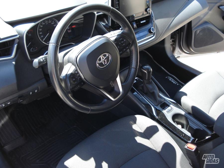 Grey Toyota Corolla 2020 in Vilnius, with an engine capacity of 1.80 L and mileage of 71 thousand km for 15999 €, photo 13 on AUTOMOTO.COM.LV