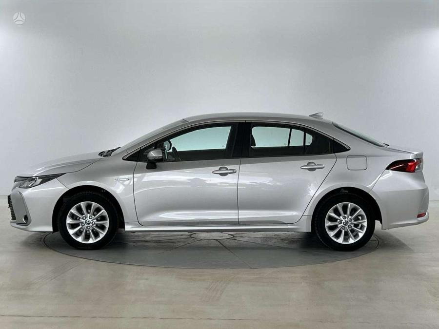 Grey Toyota Corolla 2020 in Vilnius, with an engine capacity of 1.80 L and mileage of 134 thousand km for 18900 €, photo 4 on AUTOMOTO.COM.LV