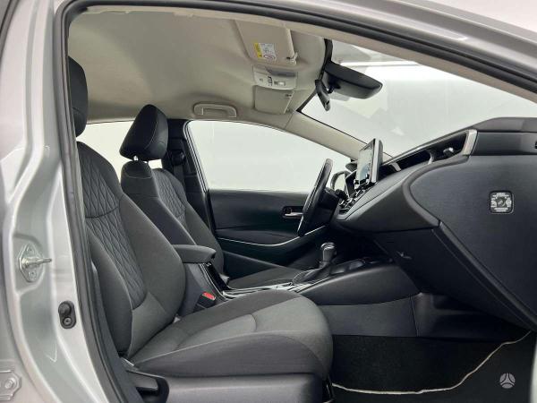 Pelēks Toyota Corolla 2020 Viļņa, ar dzinēja tilpumu 1.80 L un nobraukumu 134 tūkst. km par 18900 €, foto 6 vietnē AUTOMOTO.COM.LV