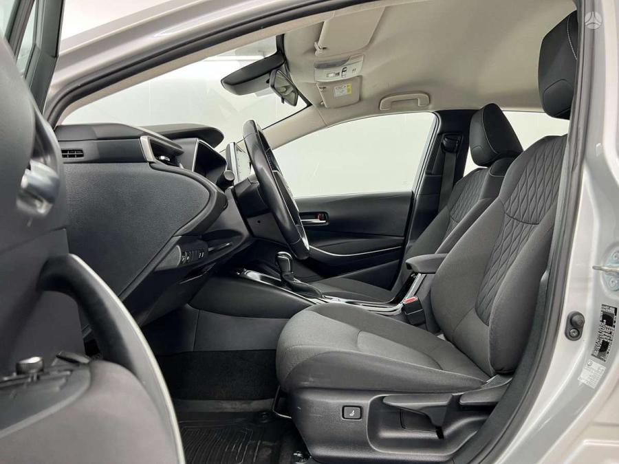 Grey Toyota Corolla 2020 in Vilnius, with an engine capacity of 1.80 L and mileage of 134 thousand km for 18900 €, photo 12 on AUTOMOTO.COM.LV