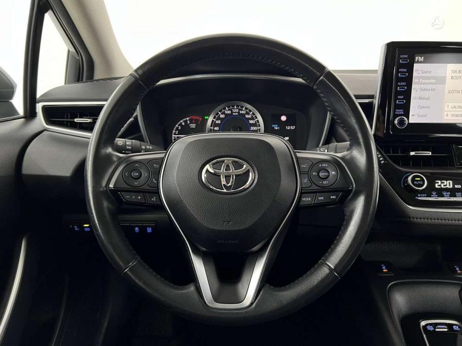 Grey Toyota Corolla 2020 in Vilnius, with an engine capacity of 1.80 L and mileage of 134 thousand km for 18900 €, photo 13 on AUTOMOTO.COM.LV