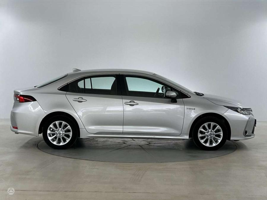 Grey Toyota Corolla 2020 in Vilnius, with an engine capacity of 1.80 L and mileage of 134 thousand km for 18900 €, photo 17 on AUTOMOTO.COM.LV