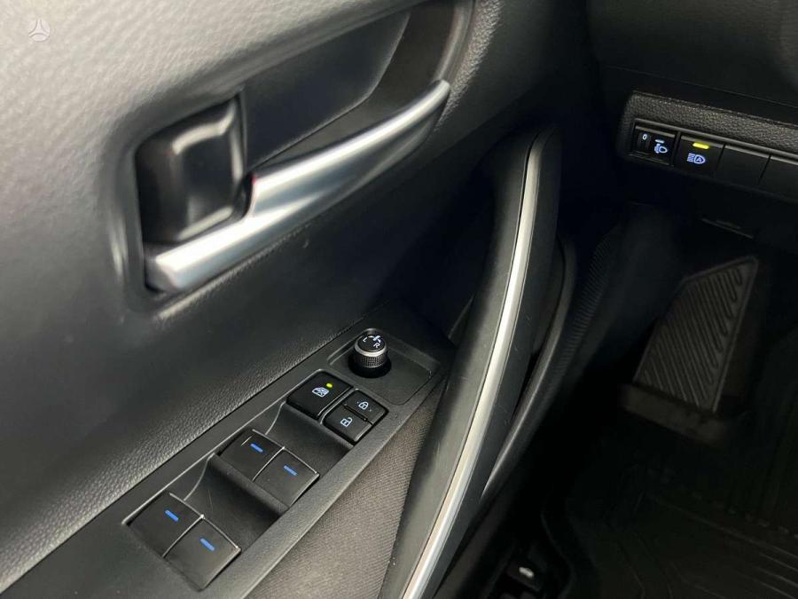 Grey Toyota Corolla 2020 in Vilnius, with an engine capacity of 1.80 L and mileage of 134 thousand km for 18900 €, photo 24 on AUTOMOTO.COM.LV