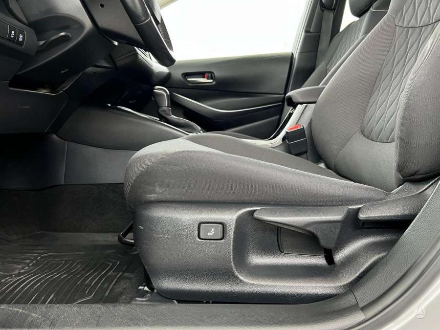Grey Toyota Corolla 2020 in Vilnius, with an engine capacity of 1.80 L and mileage of 134 thousand km for 18900 €, photo 25 on AUTOMOTO.COM.LV