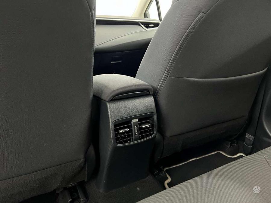 Grey Toyota Corolla 2020 in Vilnius, with an engine capacity of 1.80 L and mileage of 134 thousand km for 18900 €, photo 26 on AUTOMOTO.COM.LV