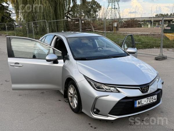 Pelēks Toyota Corolla 2020 Rīga, ar dzinēja tilpumu 1.50 L un nobraukumu 111 tūkst. km par 16000 €, foto 3 vietnē AUTOMOTO.COM.LV