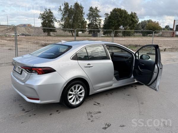 Pelēks Toyota Corolla 2020 Rīga, ar dzinēja tilpumu 1.50 L un nobraukumu 111 tūkst. km par 16000 €, foto 4 vietnē AUTOMOTO.COM.LV