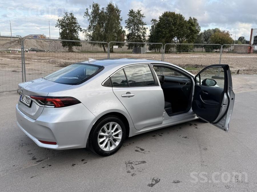 Pelēks Toyota Corolla 2020 Rīga, ar dzinēja tilpumu 1.50 L un nobraukumu 111 tūkst. km par 16000 €, foto 4 vietnē AUTOMOTO.COM.LV