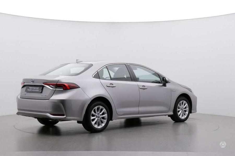 Grey Toyota Corolla 2020 in Vilnius, with an engine capacity of 1.80 L and mileage of 70 thousand km for 18900 €, photo 4 on AUTOMOTO.COM.LV