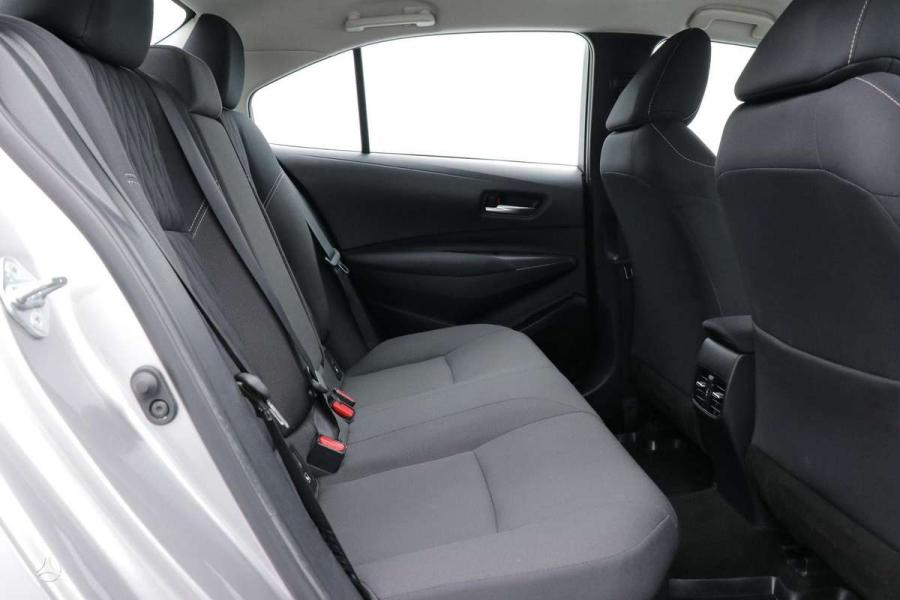 Grey Toyota Corolla 2020 in Vilnius, with an engine capacity of 1.80 L and mileage of 70 thousand km for 18900 €, photo 11 on AUTOMOTO.COM.LV
