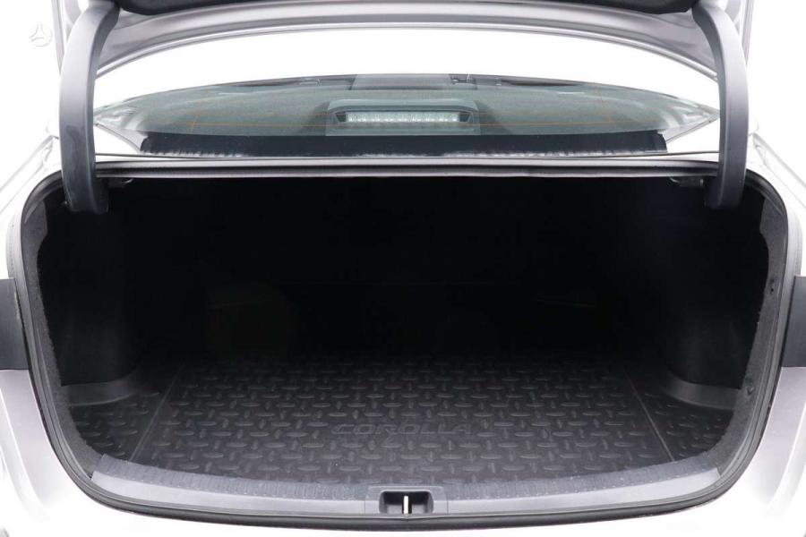 Grey Toyota Corolla 2020 in Vilnius, with an engine capacity of 1.80 L and mileage of 70 thousand km for 18900 €, photo 12 on AUTOMOTO.COM.LV