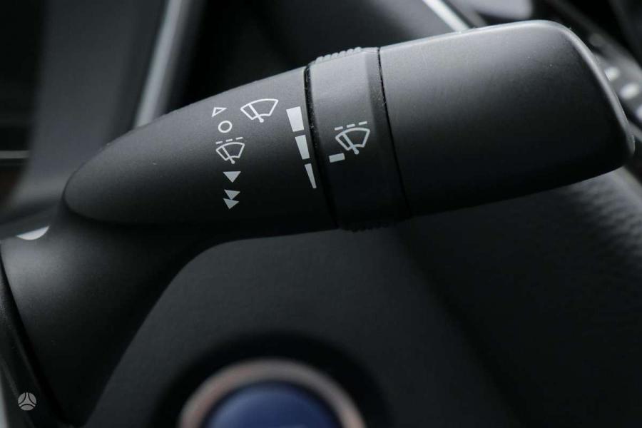 Grey Toyota Corolla 2020 in Vilnius, with an engine capacity of 1.80 L and mileage of 70 thousand km for 18900 €, photo 26 on AUTOMOTO.COM.LV