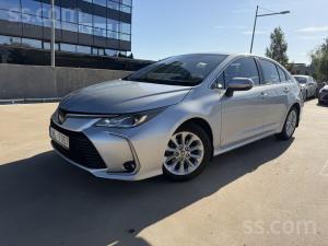 Grey Toyota Corolla 2020 in Riga, with an engine capacity of 1.60 L and mileage of 106 thousand km for 14490 €, photo  on AUTOMOTO.COM.LV