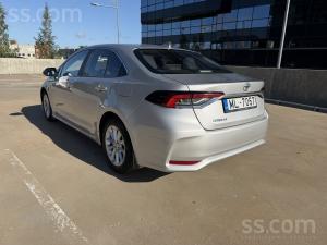 Grey Toyota Corolla 2020 in Riga, with an engine capacity of 1.60 L and mileage of 106 thousand km for 14490 €, photo 4 on AUTOMOTO.COM.LV
