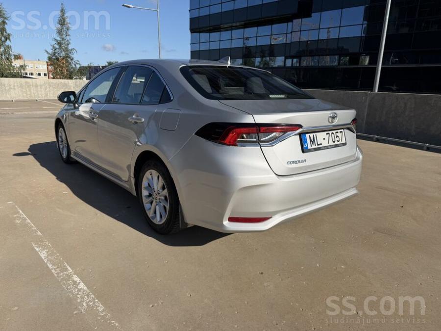 Grey Toyota Corolla 2020 in Riga, with an engine capacity of 1.60 L and mileage of 106 thousand km for 14490 €, photo 4 on AUTOMOTO.COM.LV
