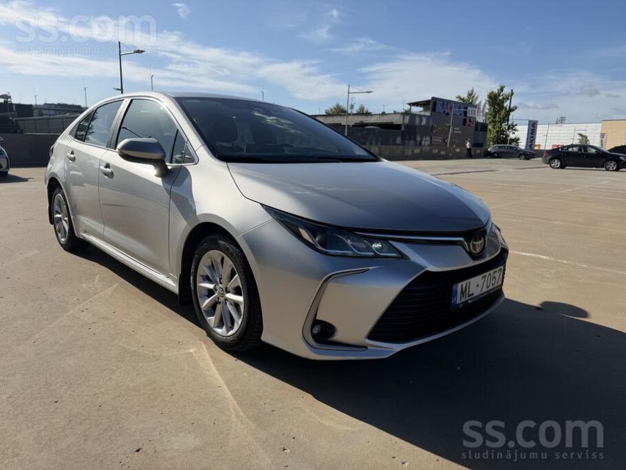Grey Toyota Corolla 2020 in Riga, with an engine capacity of 1.60 L and mileage of 106 thousand km for 14490 €, photo 5 on AUTOMOTO.COM.LV