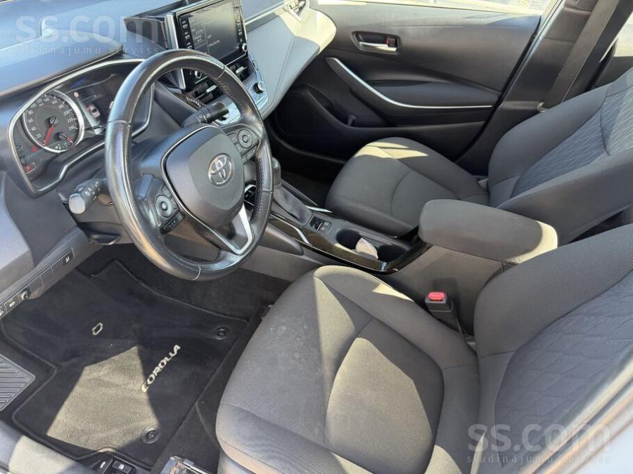 Grey Toyota Corolla 2020 in Riga, with an engine capacity of 1.60 L and mileage of 106 thousand km for 14490 €, photo 6 on AUTOMOTO.COM.LV